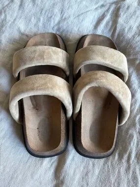 Alias Mae | Shoes | Alias Mae Beige Suede Puffy Strap Platform Slides ...